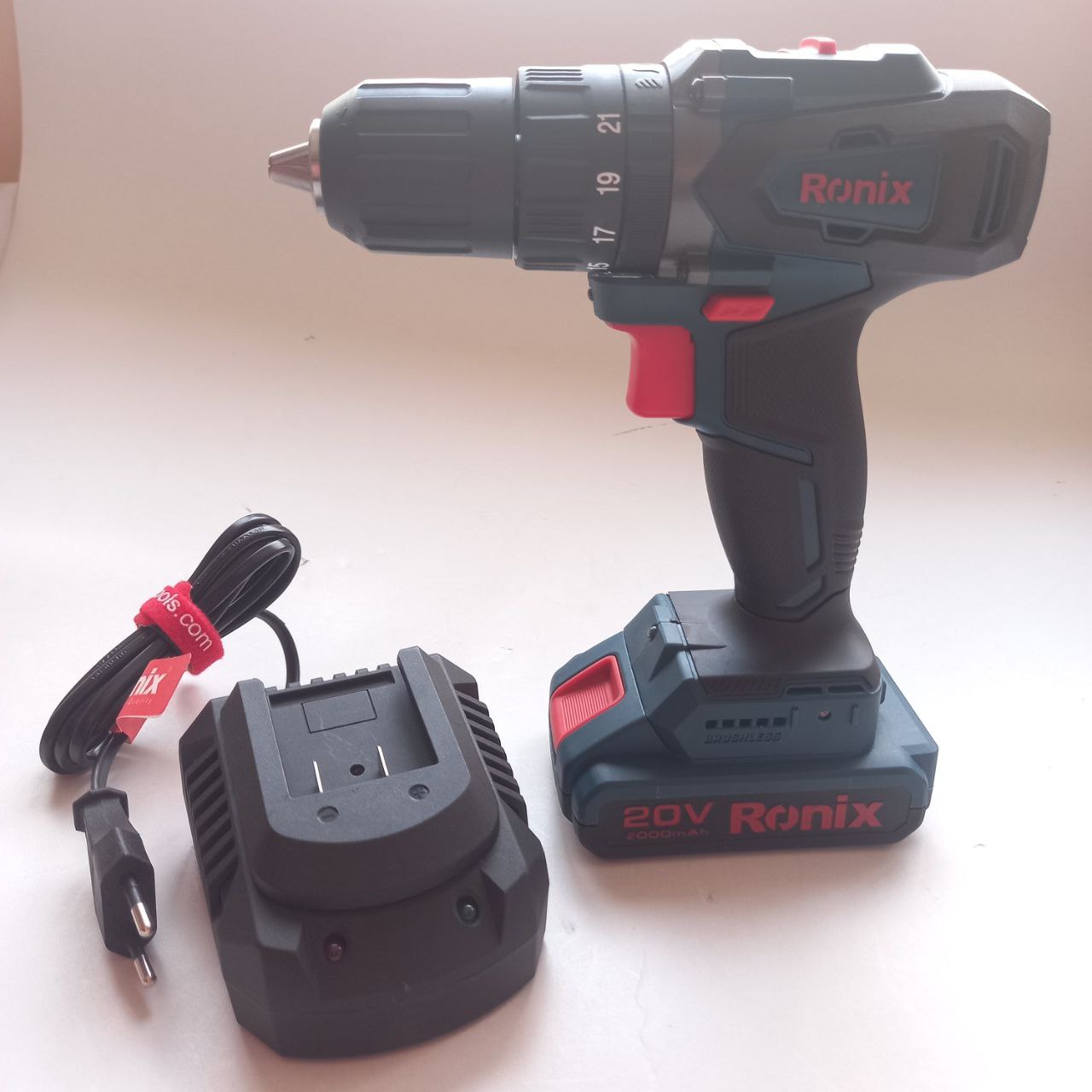 دریل شارژی چکشی 20 ولت رونیکس مدل 8900 | Brushless hammer drill 8900 ...